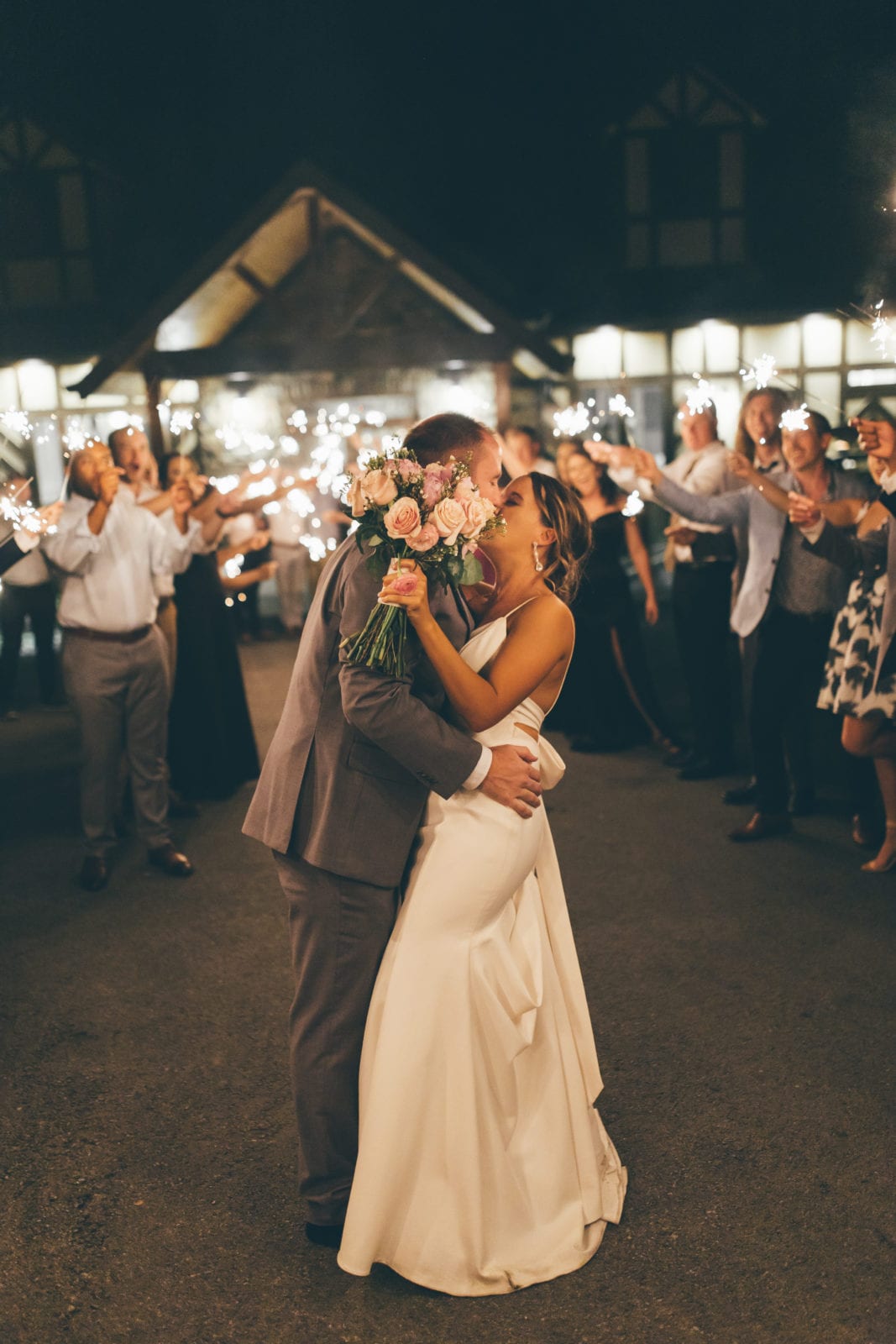 10 Items Everyone Needs on Their Wedding Day | caitlindphotos.com